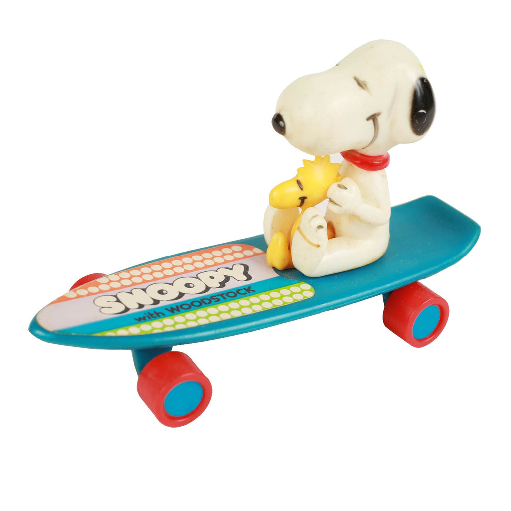 snoopy skateboarding